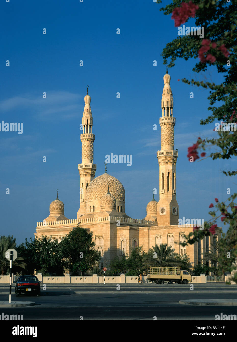 Jumeirah Mosque, Dubai, United Arab Emirates Stock Photo - Alamy