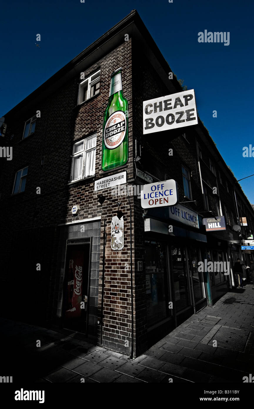 Off license corner shop hi-res stock photography and images - Alamy