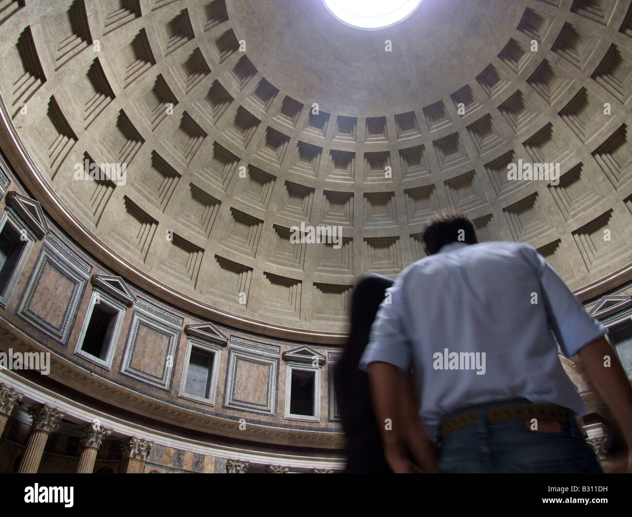 tourists visitors inside the pantheon in rome Stock Photo - Alamy