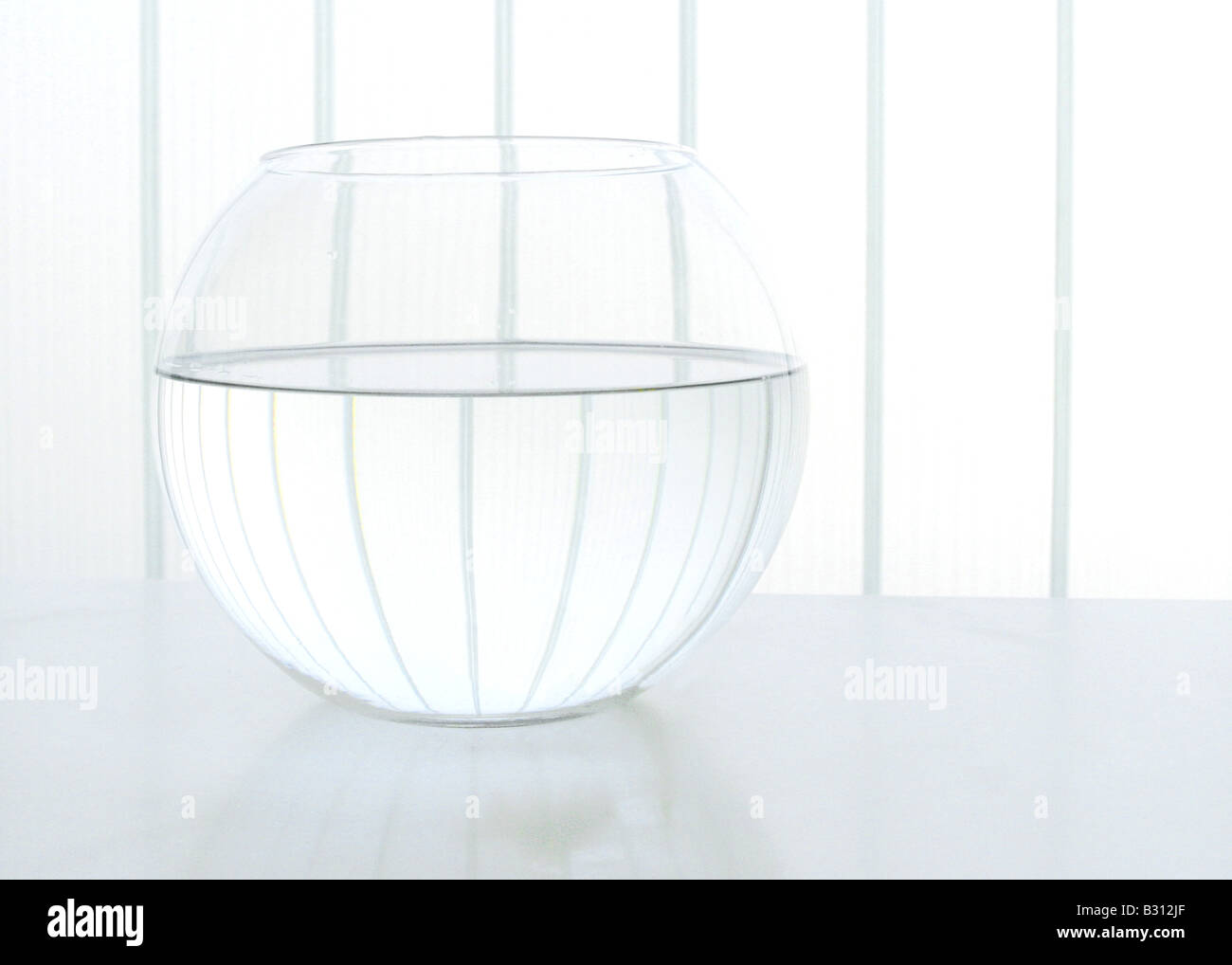 Empty fish tank hi-res stock photography and images - Alamy