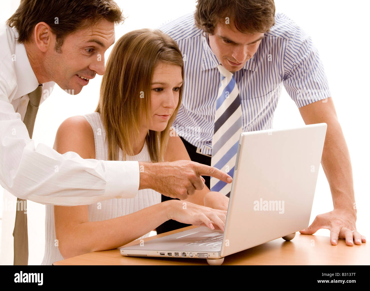 Group of women on computer hi-res stock photography and images - Alamy
