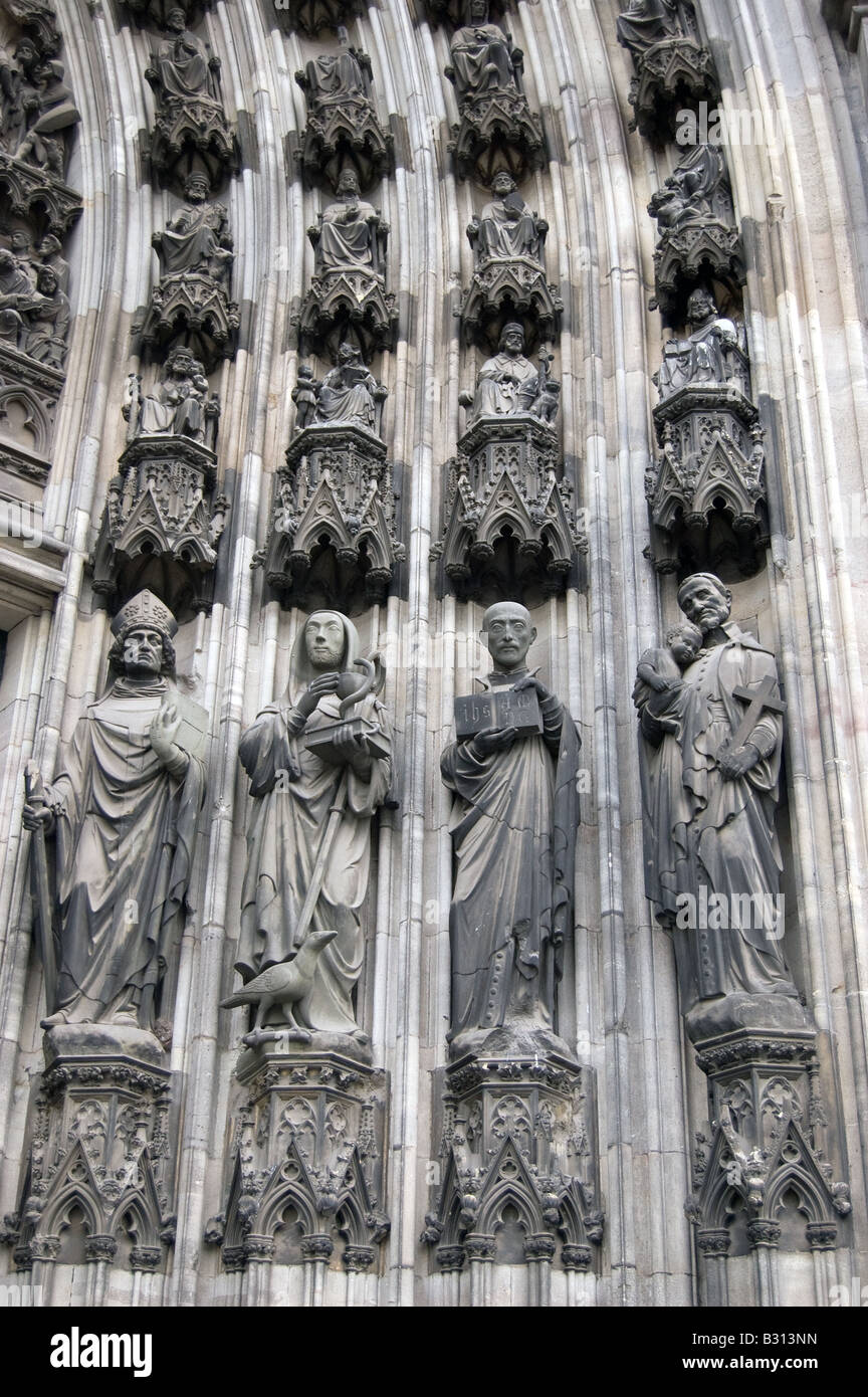 Statues outside Cologne Cathedral Stock Photo - Alamy