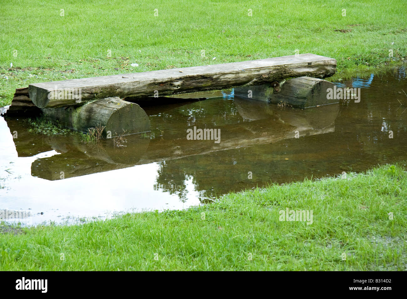 Puddle by a bench hi-res stock photography and images - Alamy
