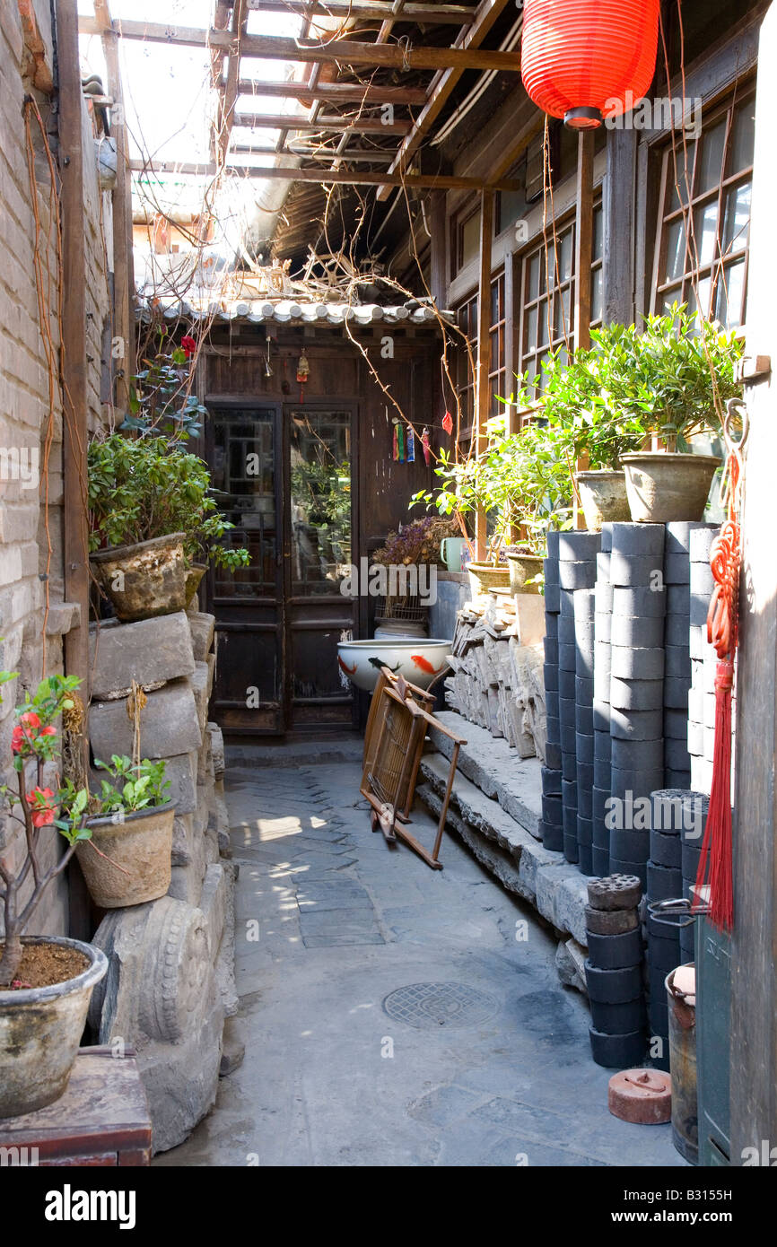 Entrance to a traditional Chinese hutong house on Nan Luogu Xiang Stock ...