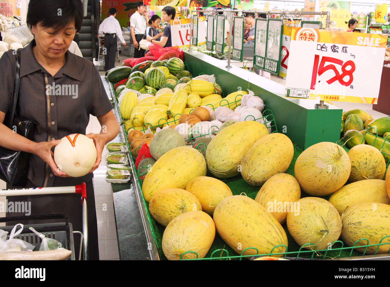 Supermarket fruit china hi-res stock photography and images - Alamy