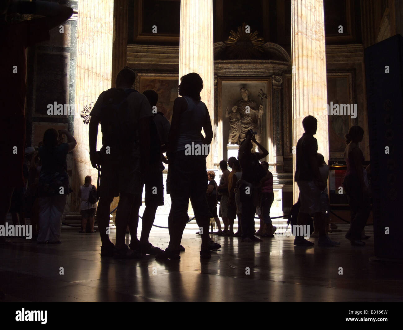 tourists visitors inside the pantheon in rome Stock Photo - Alamy