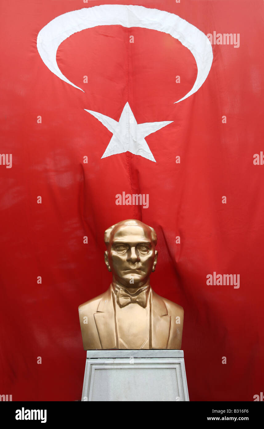 TUR Turkey Istanbul Bust of Ataturk turkish flag Stock Photo - Alamy