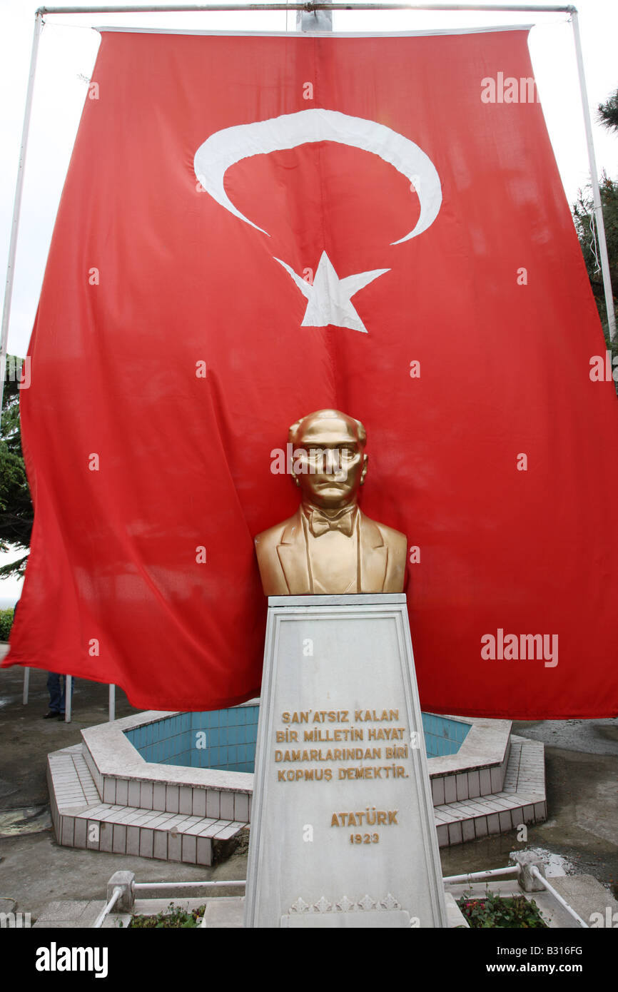 TUR Turkey Istanbul Bust of Ataturk turkish flag Stock Photo - Alamy
