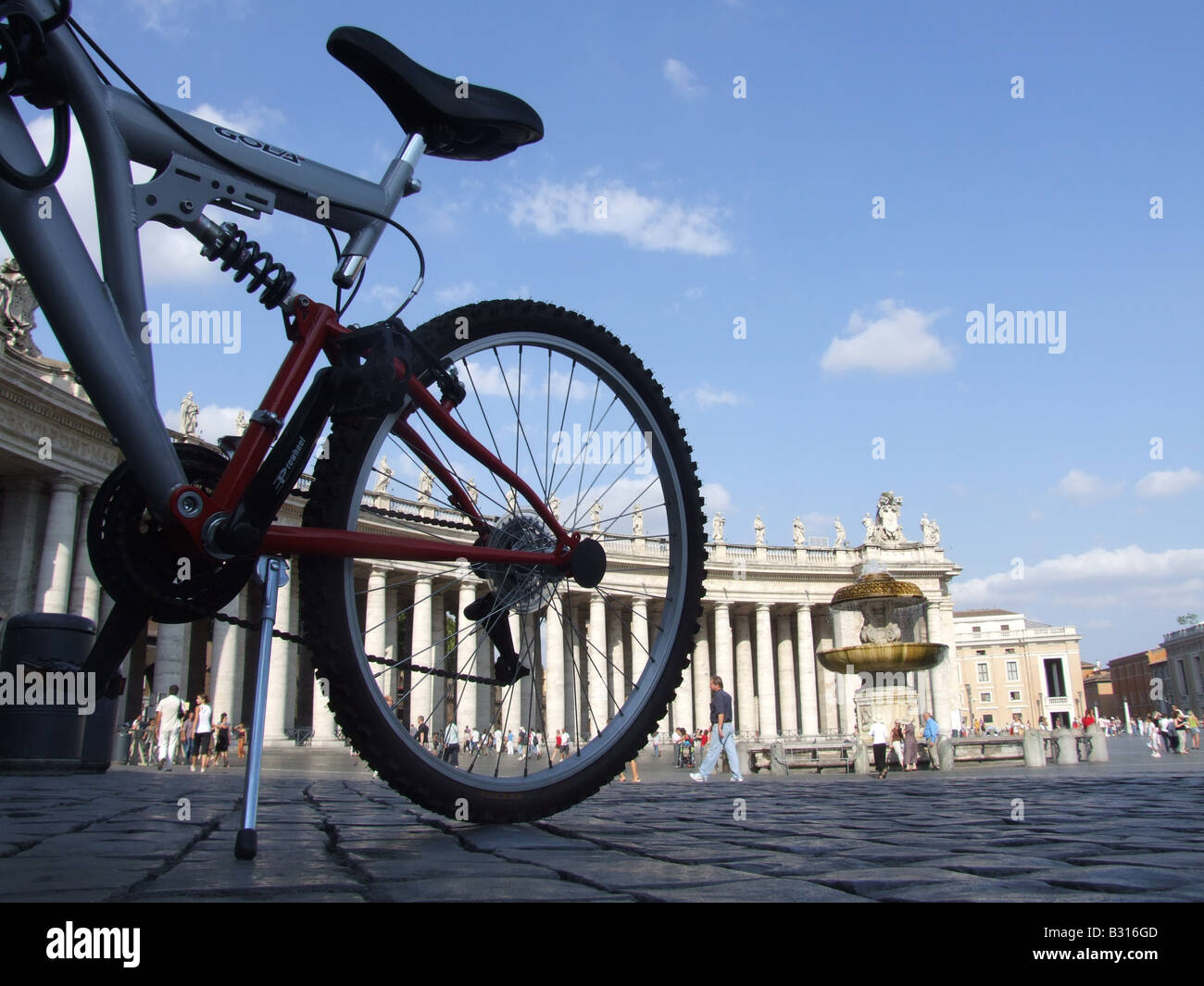 Bicycle vatican rome italy hi-res stock photography and images - Alamy