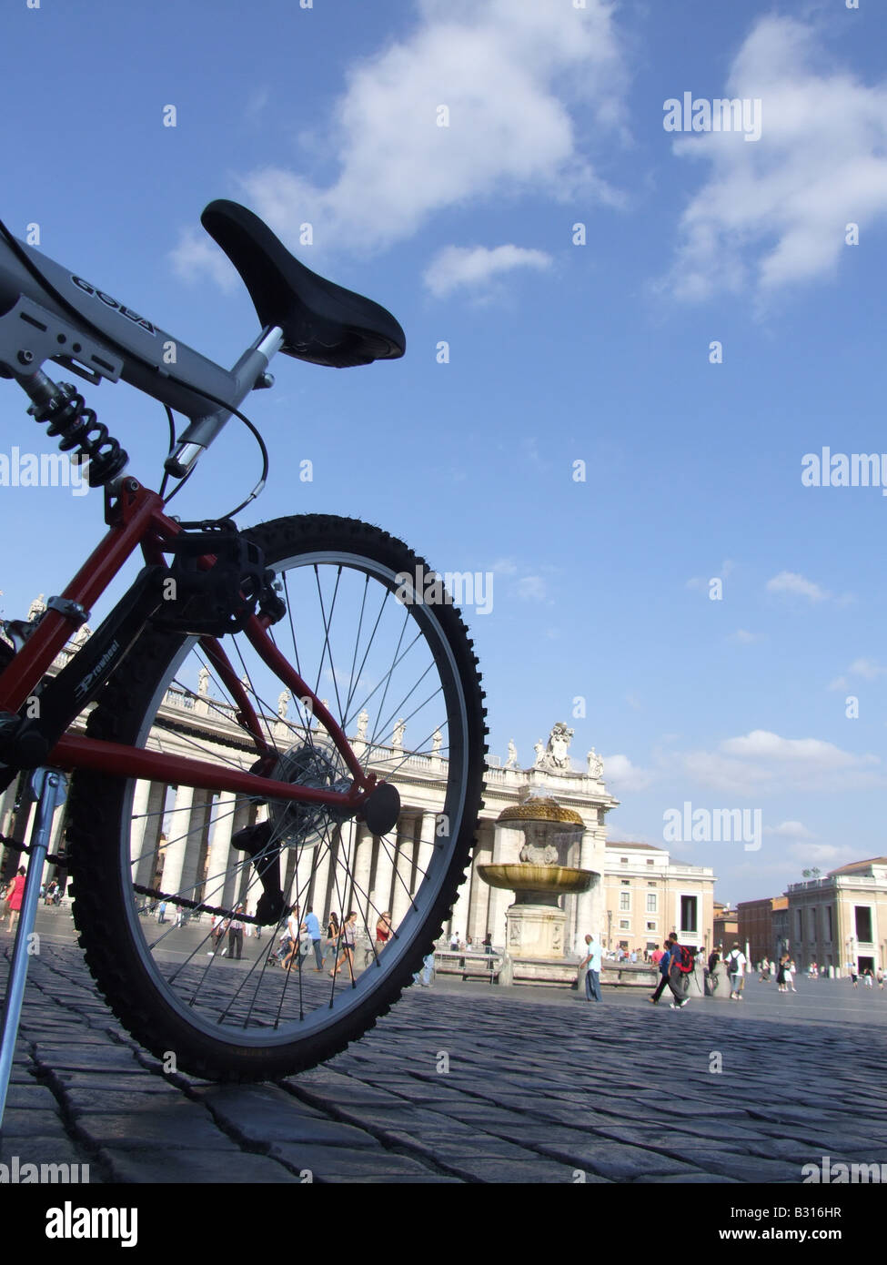 Bicycle vatican rome italy hi-res stock photography and images - Alamy