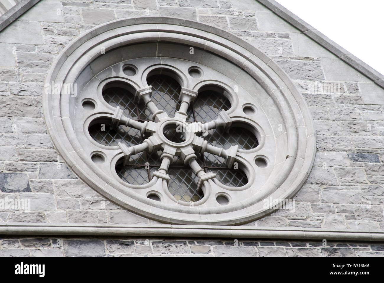 Circular window at the top of Christ Church Cathedral Stock Photo - Alamy