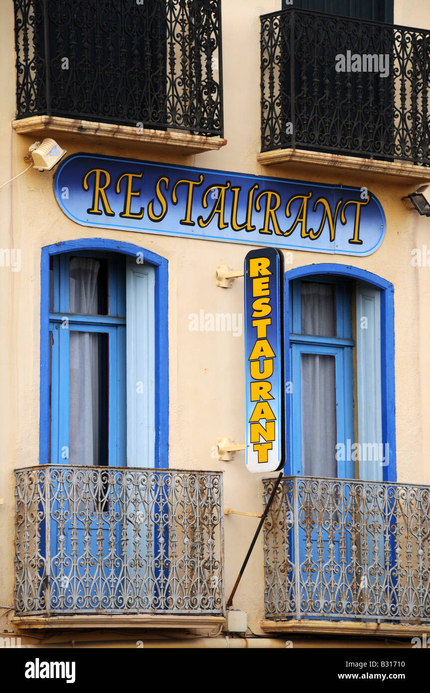 RESTAURANT SIGN ON BUILDING Stock Photo - Alamy