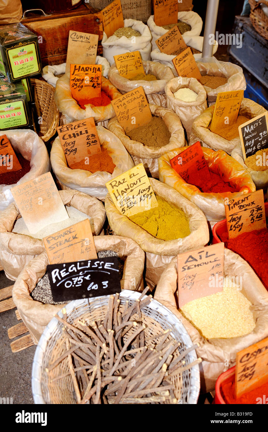 Herbs and spices stall hi-res stock photography and images - Alamy
