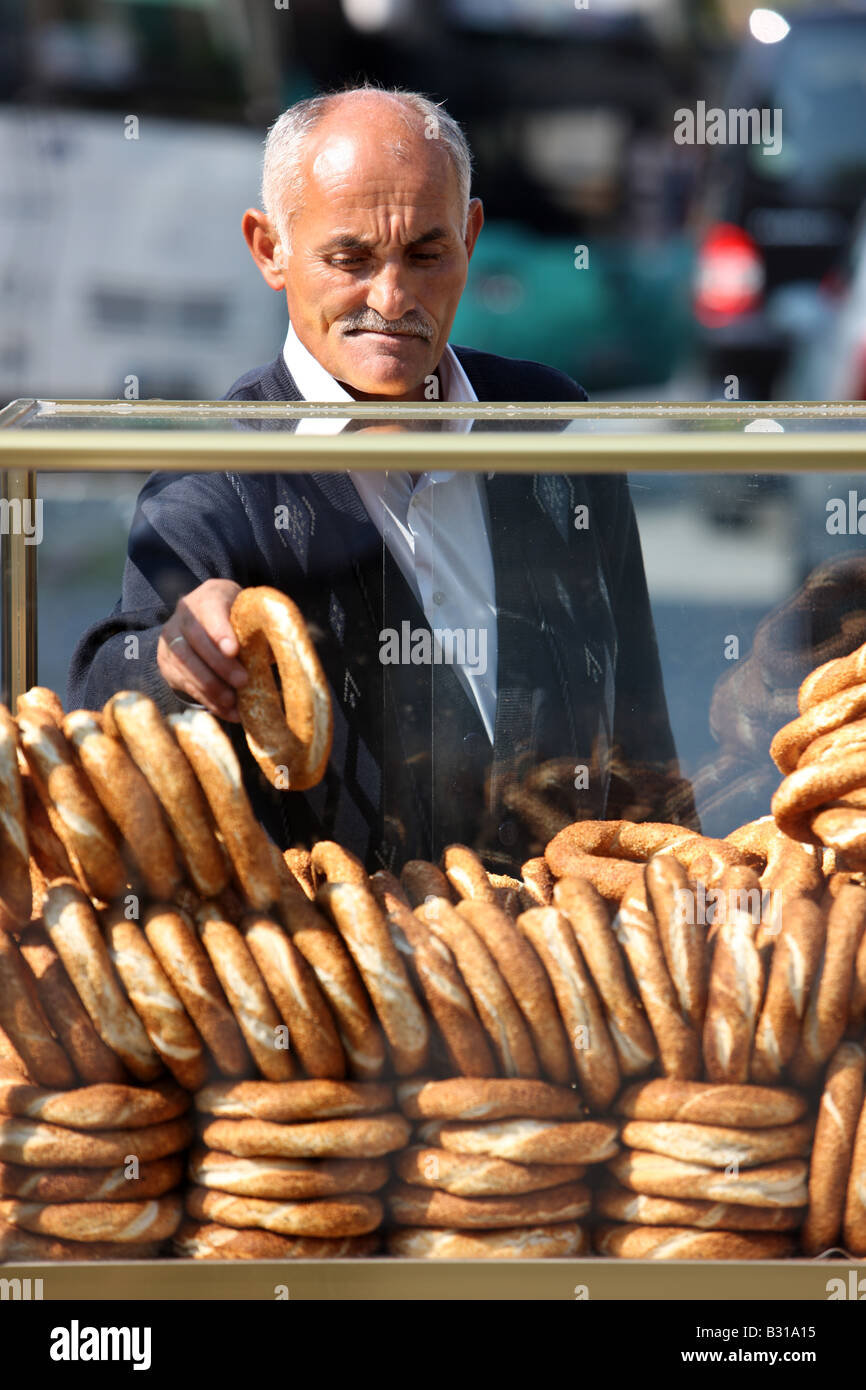 TUR Turkey Istanbul Food stand Simit bread donuts with sesame Stock ...