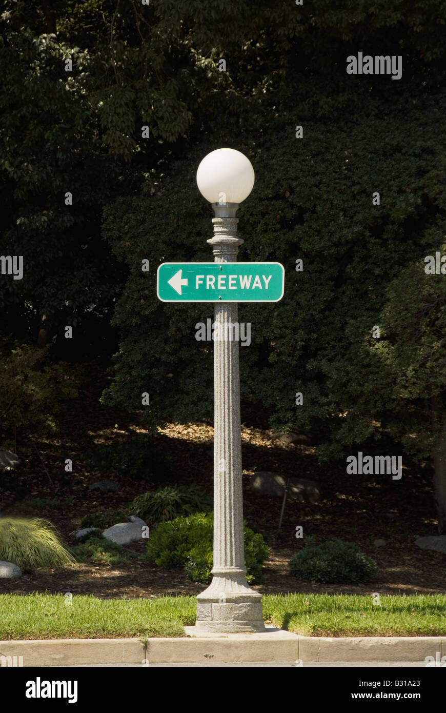 Freeway sign on lamp post Stock Photo - Alamy