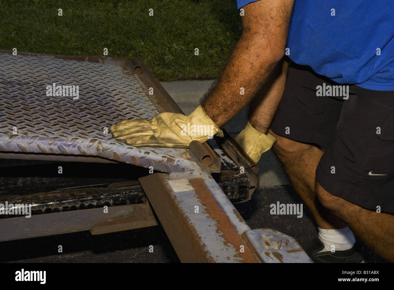 Trailer loading hi-res stock photography and images - Alamy