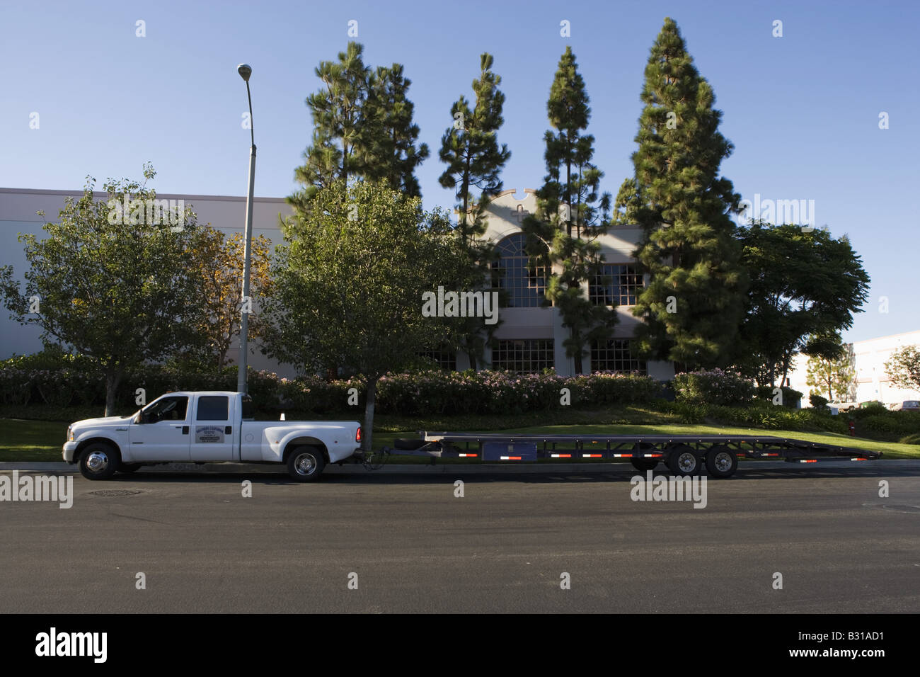 Side profile of truck and trailer Stock Photo - Alamy
