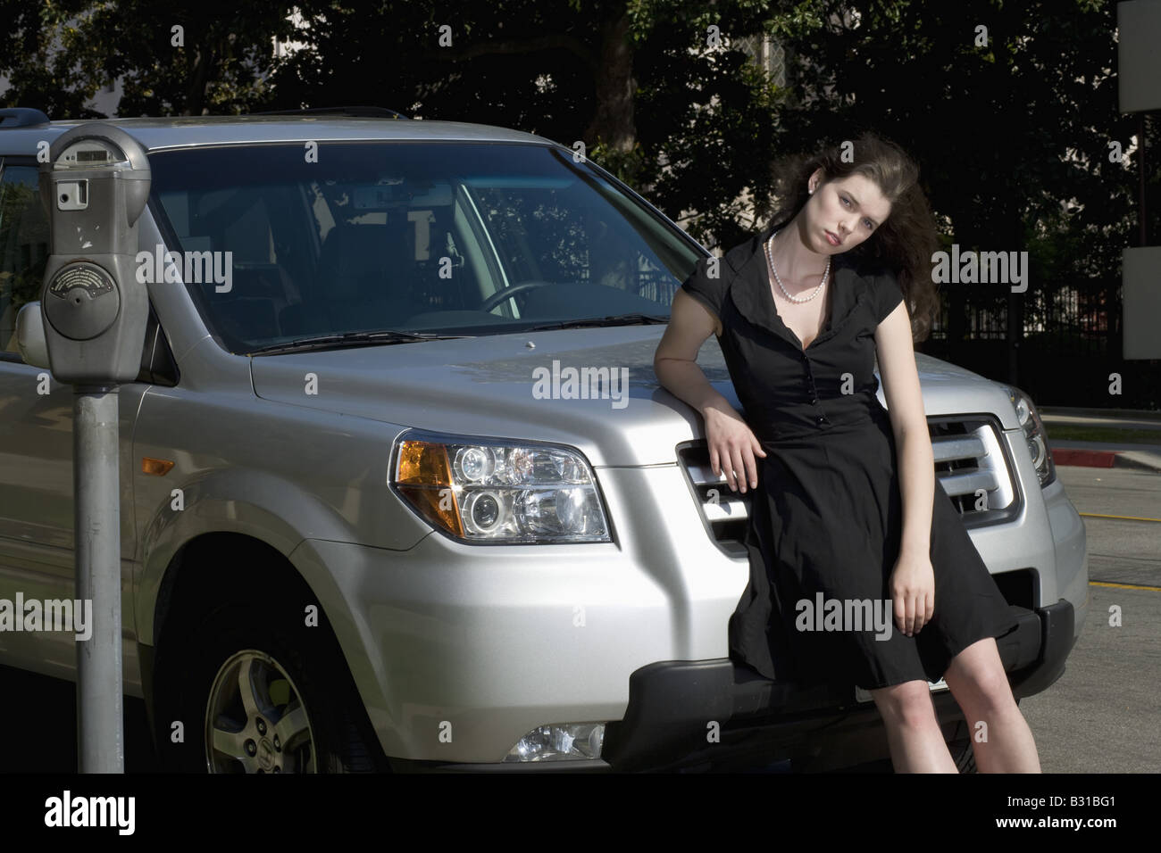 Young woman by front of Honda Pilot at parking meter Stock Photo - Alamy