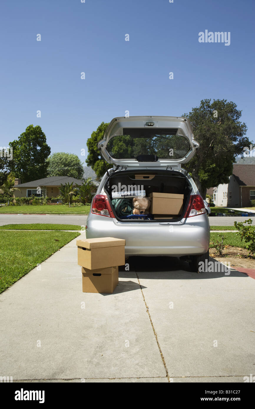Car filled boxes hi-res stock photography and images - Alamy