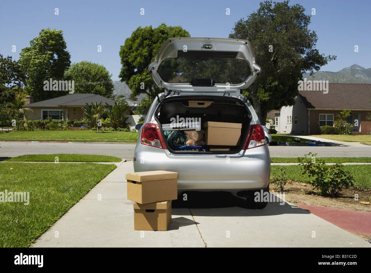 Car filled boxes hi-res stock photography and images - Alamy
