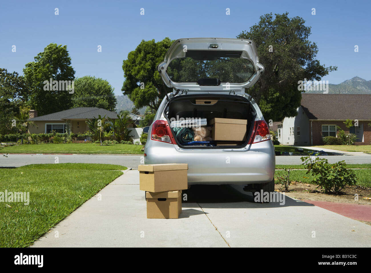Car filled boxes hi-res stock photography and images - Alamy