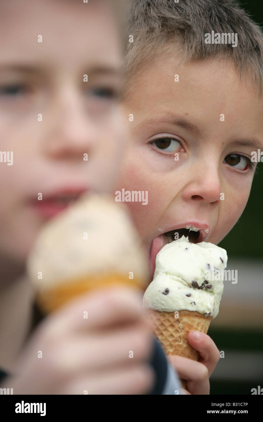 Young lads british hi-res stock photography and images - Alamy