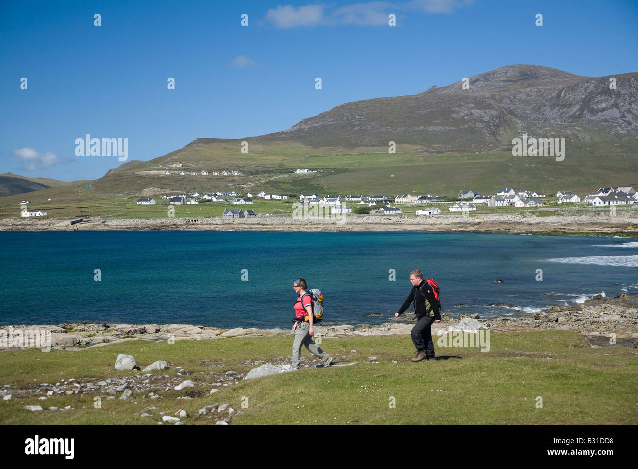 Walkers above Dooagh Bay, Achill Island, County Mayo, Ireland Stock ...