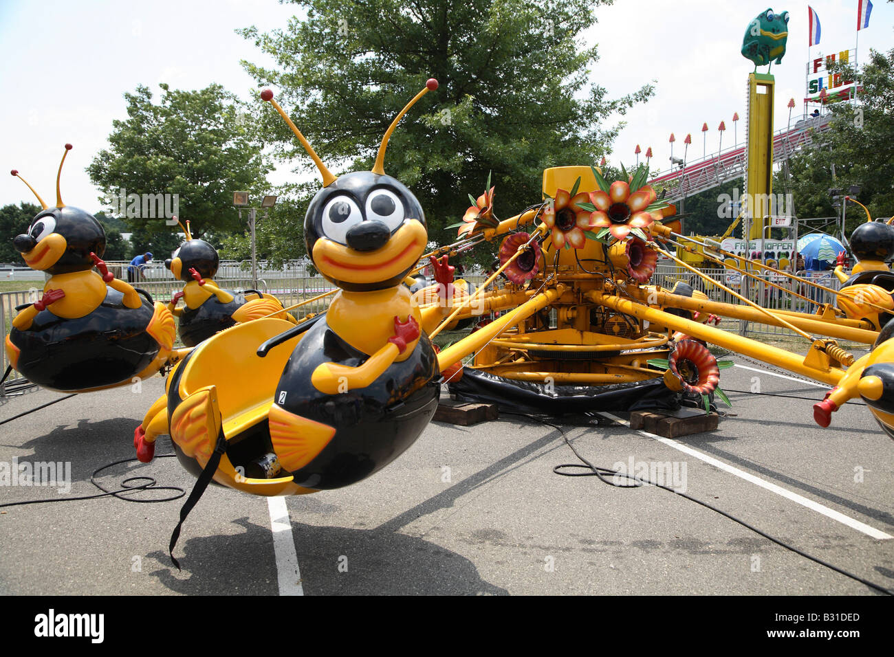 Large smiling yellow and black bee childrens ride Stock Photo - Alamy