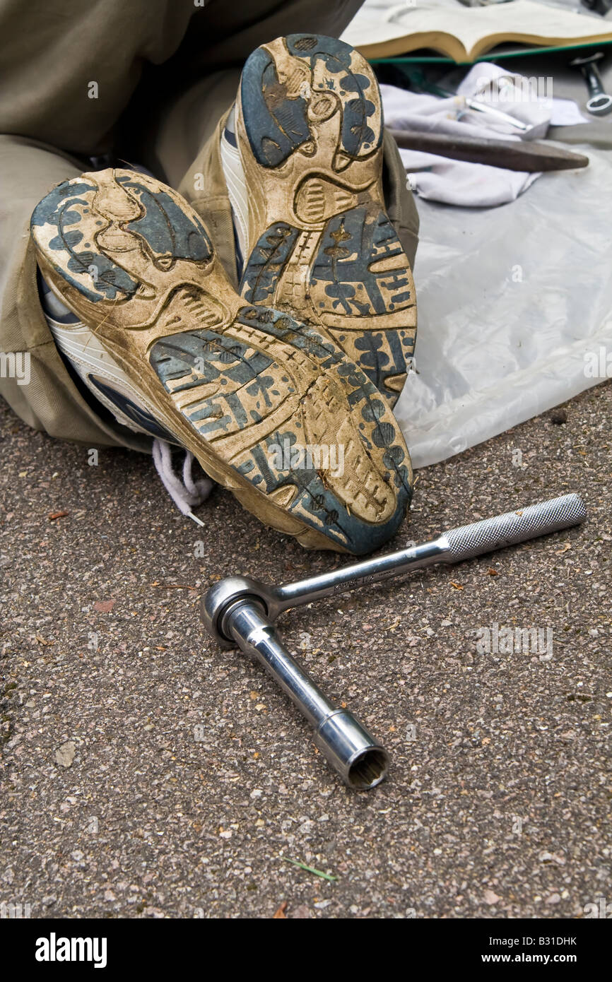 Mechanic under car feet hi-res stock photography and images - Alamy