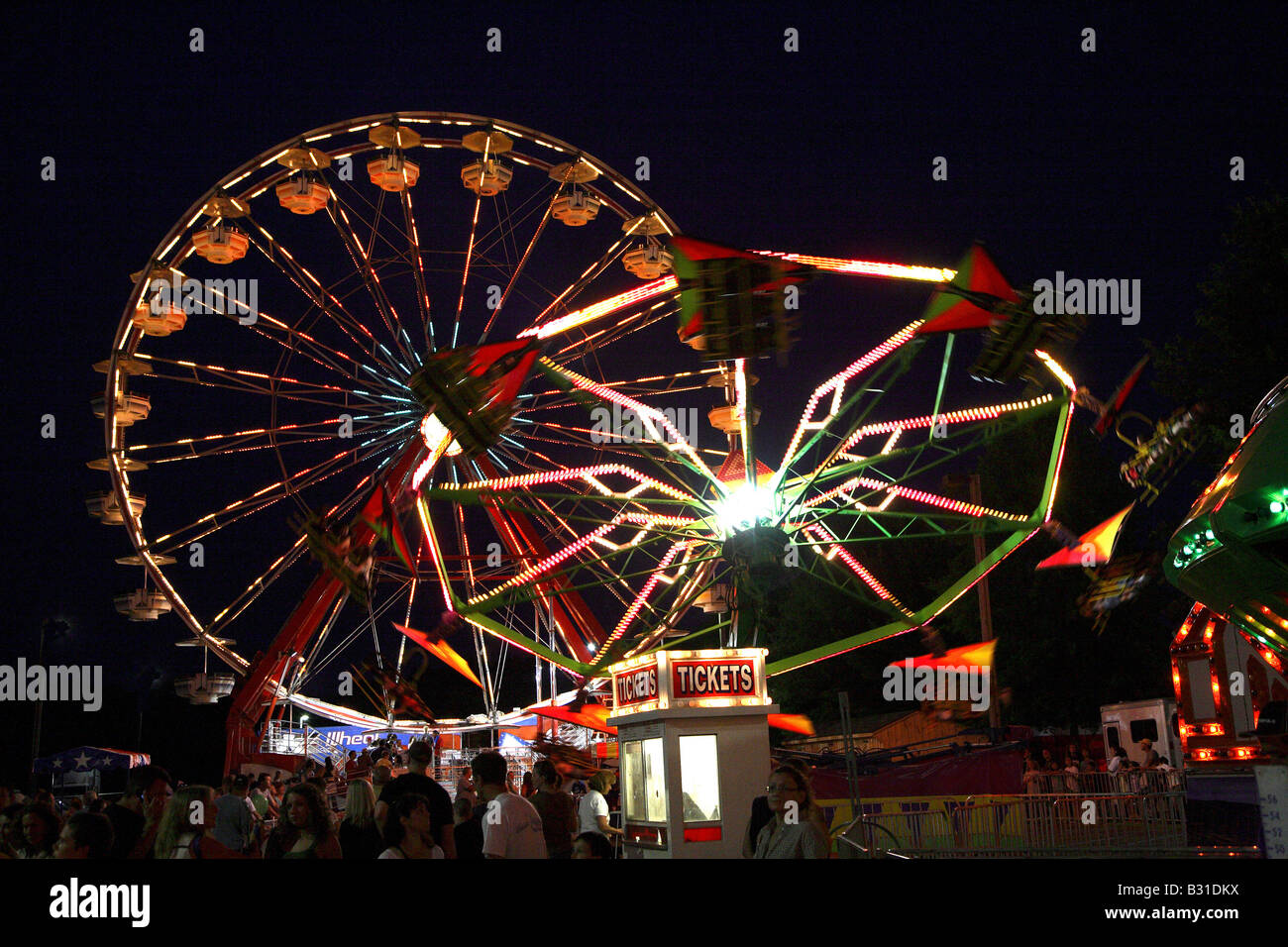 Swinging gondolas hi-res stock photography and images - Alamy