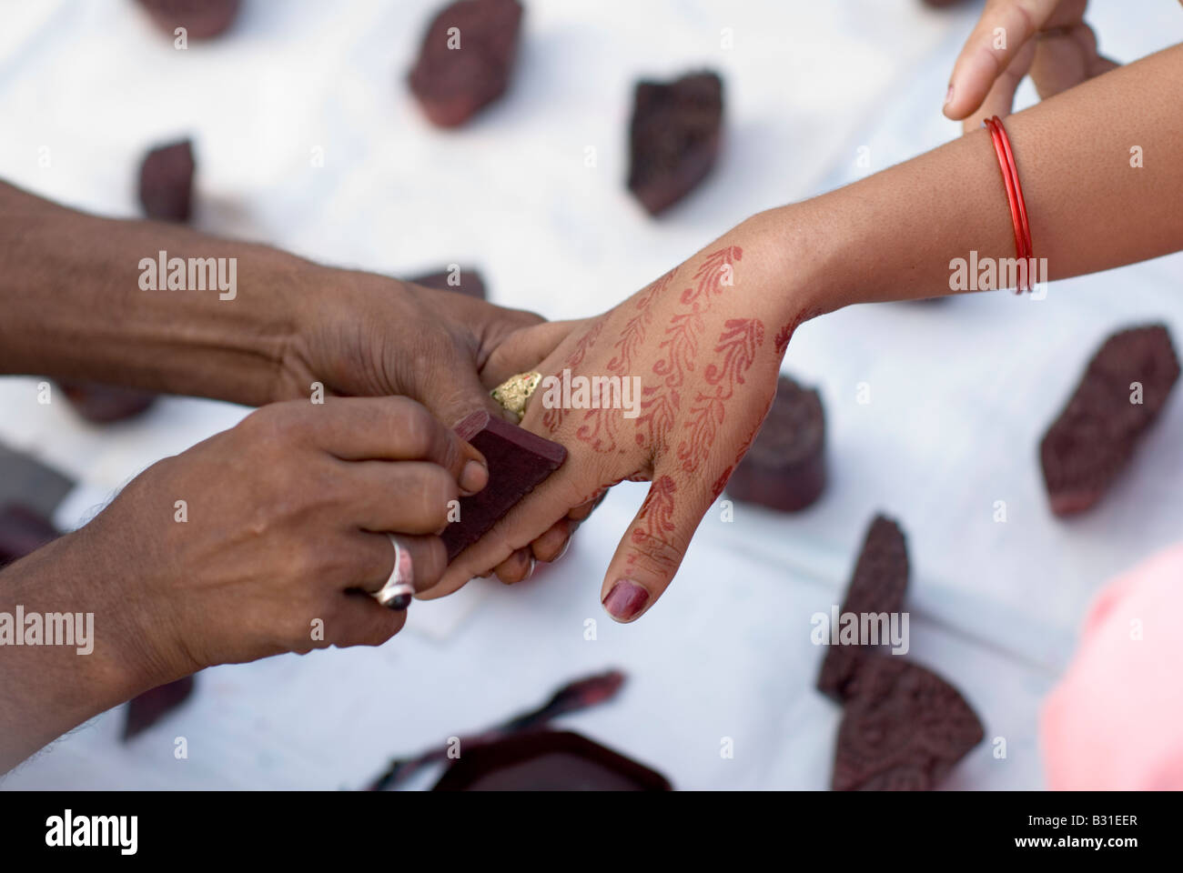 Indian lady henna tattoo hi-res stock photography and images - Alamy