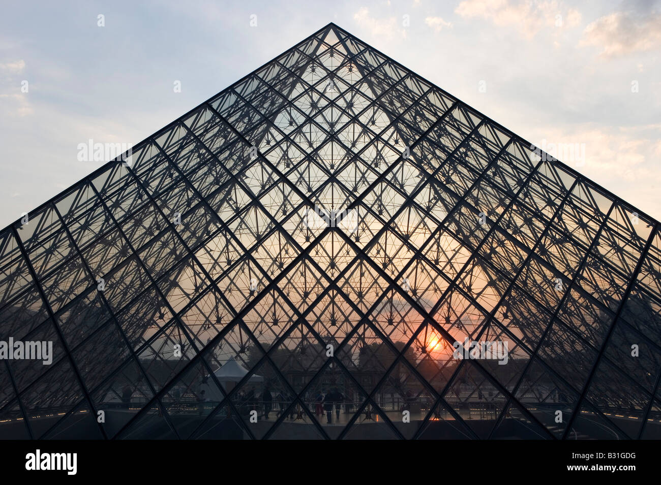 View of the glass pyramid of the Louvre Stock Photo - Alamy