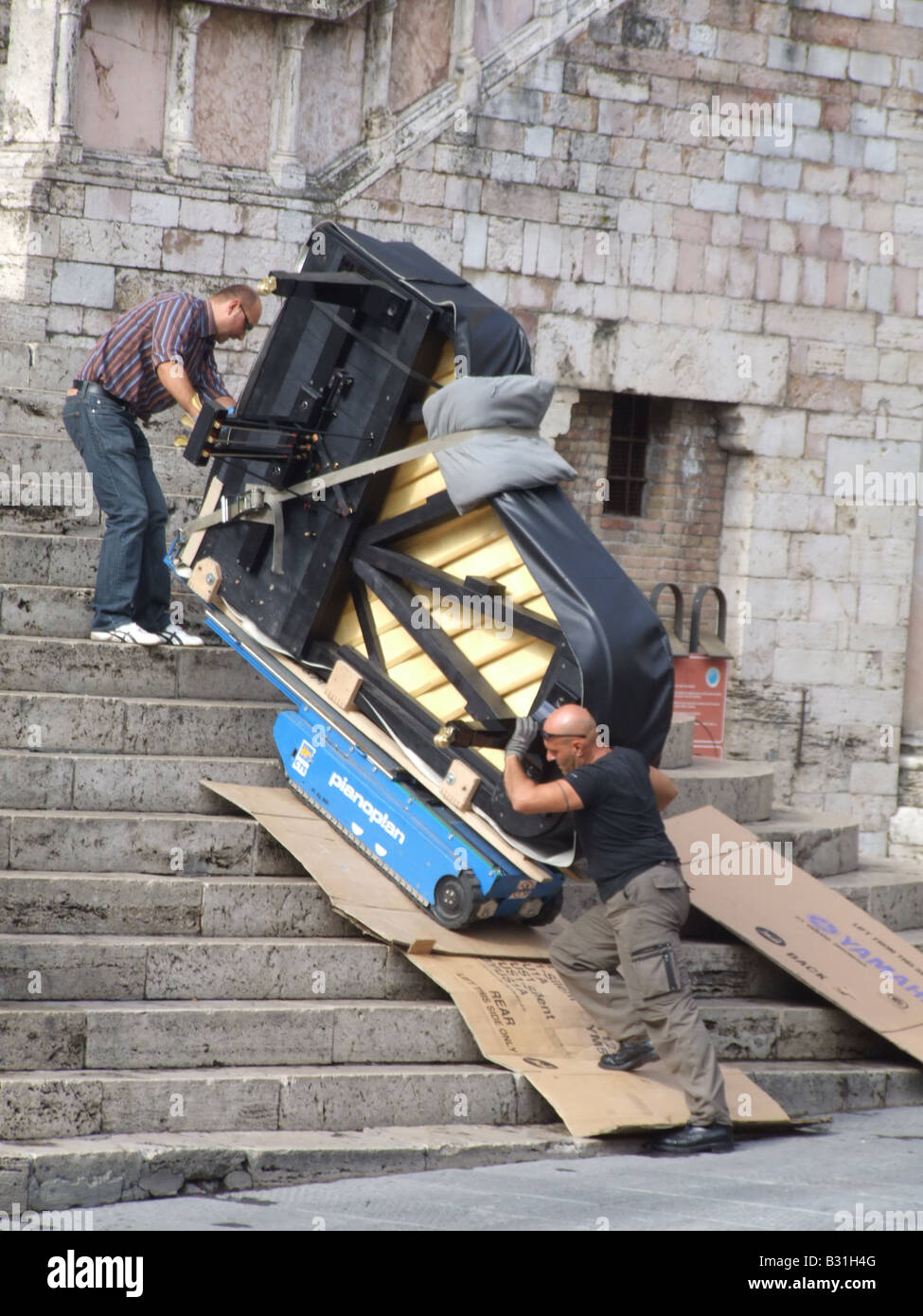 people moving grand piano in perugia italy Stock Photo - Alamy