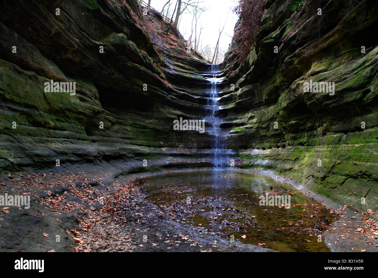 WATERFALL IN FRENCH CANYON IN STARVED ROCK STATE PARK ILLINOIS USA ...