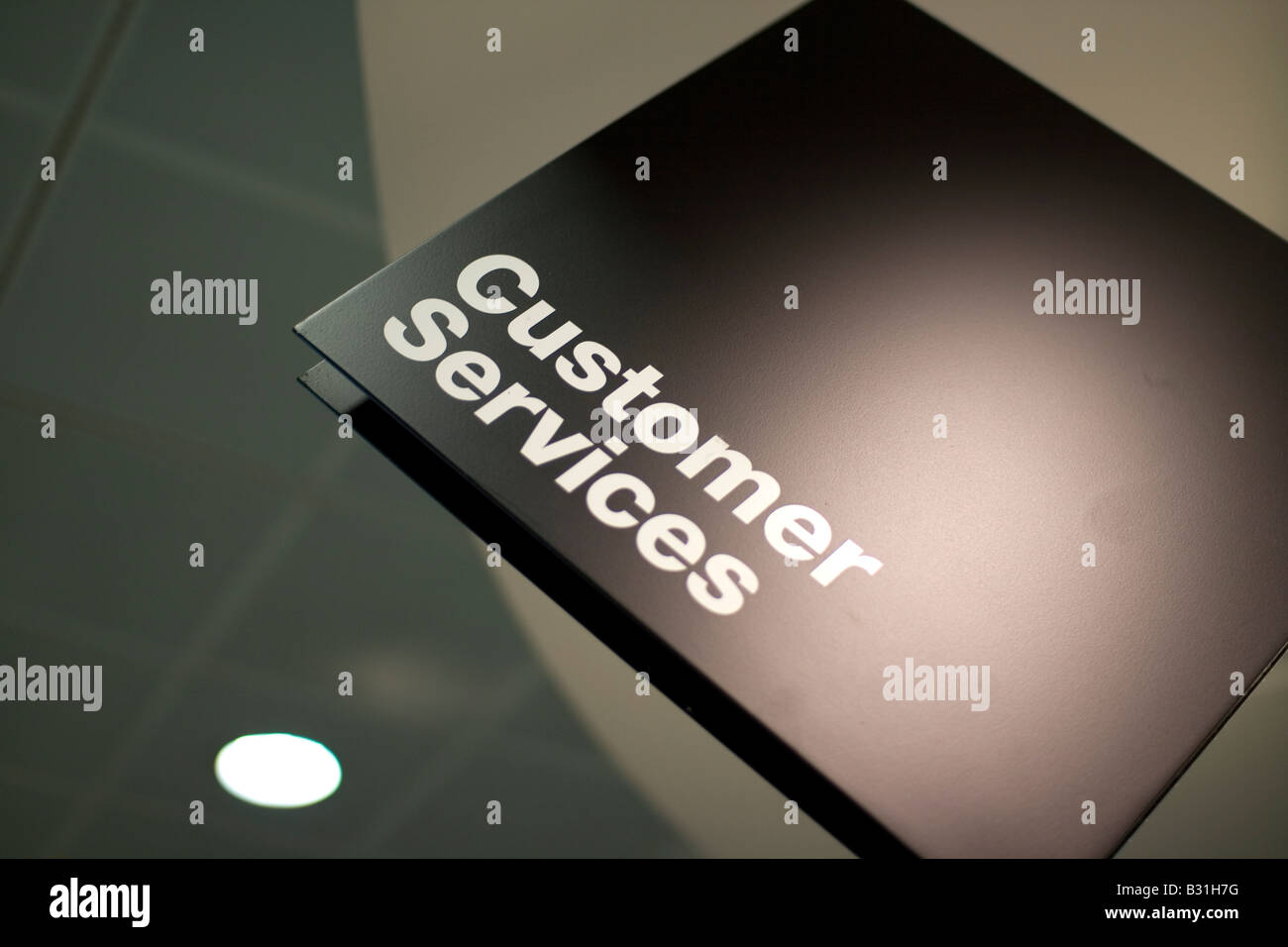 Customer sign hi-res stock photography and images - Alamy