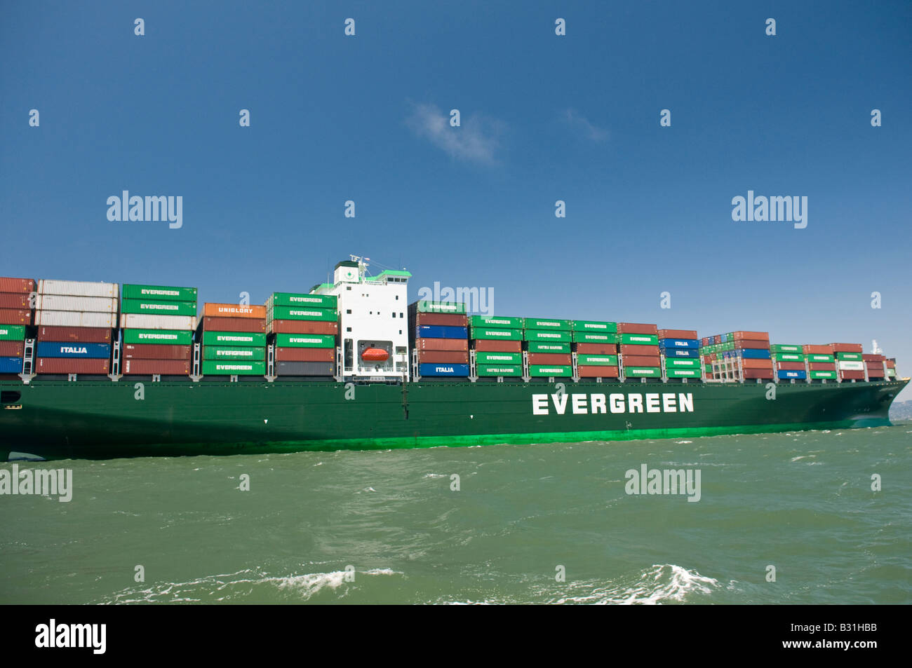 Green ship container hi-res stock photography and images - Alamy