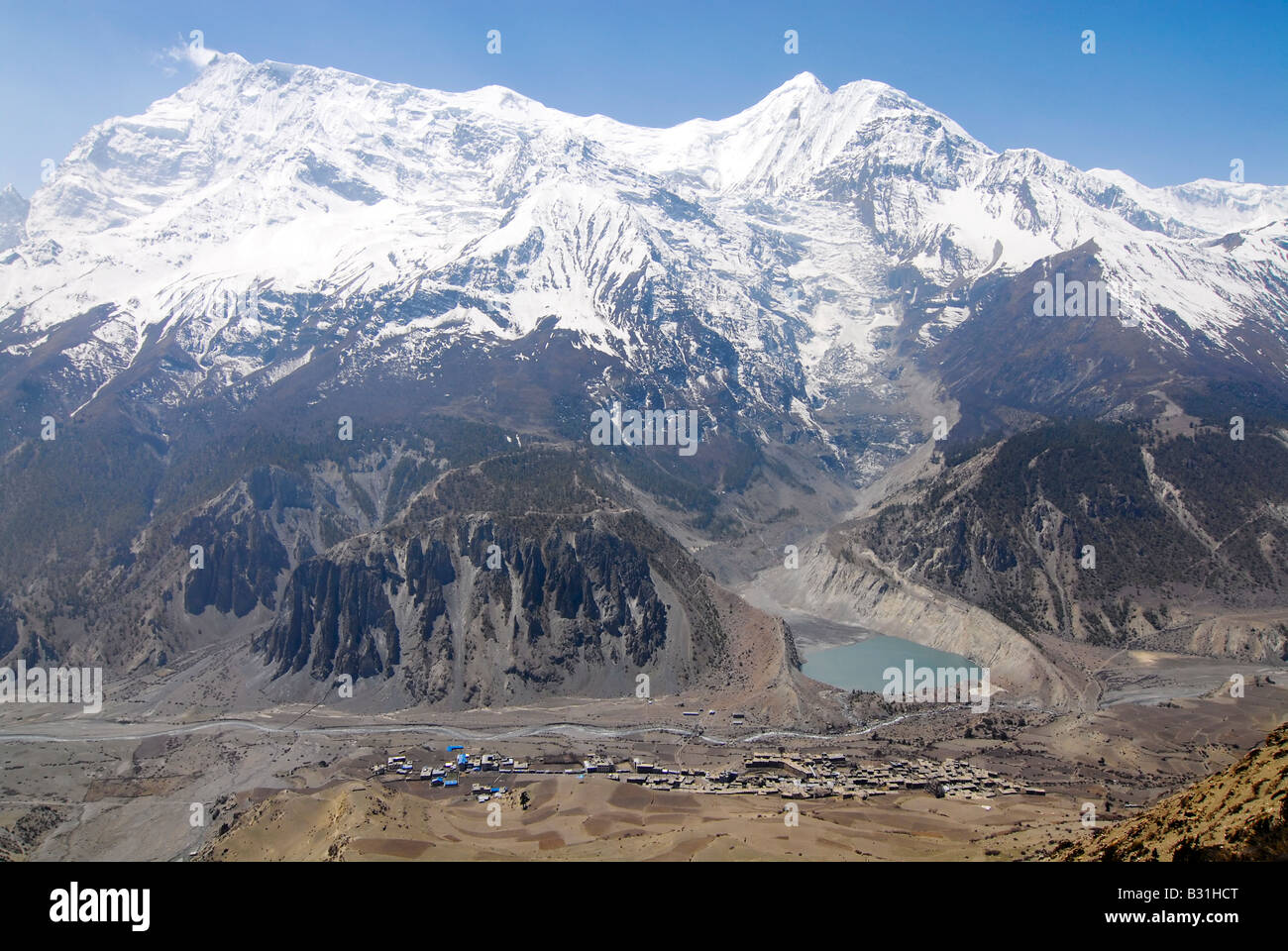 Manang Valley landscape in the Annapurna mountains, Nepal Stock Photo ...