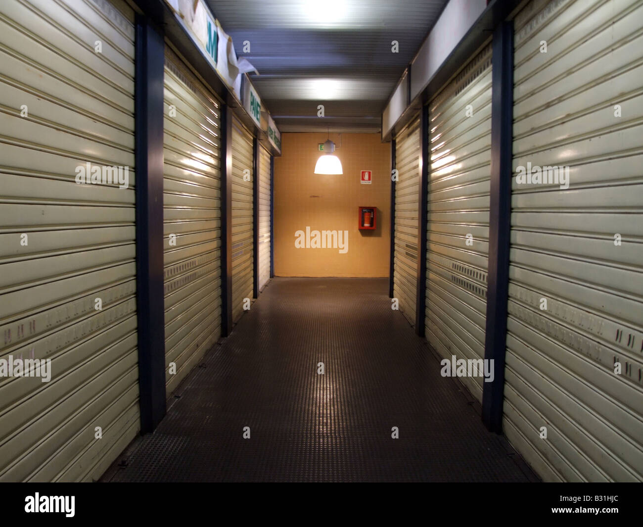 closed stalls at dark indoor shopping market Stock Photo - Alamy