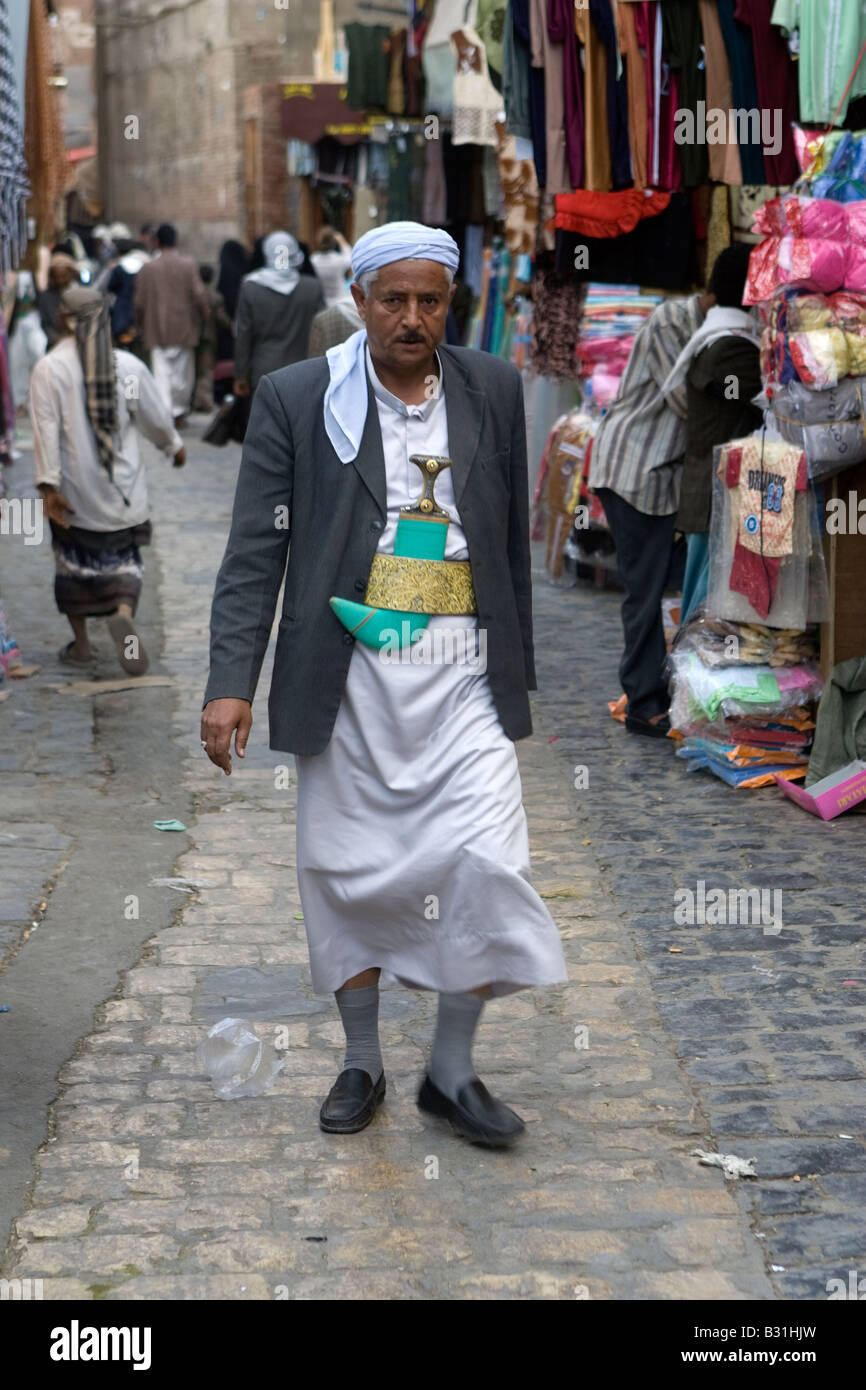 Traditional yemeni knife hi-res stock photography and images - Alamy