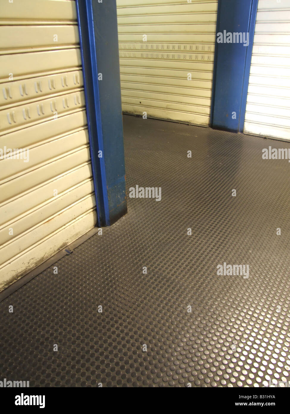 closed stalls at dark indoor shopping market Stock Photo - Alamy