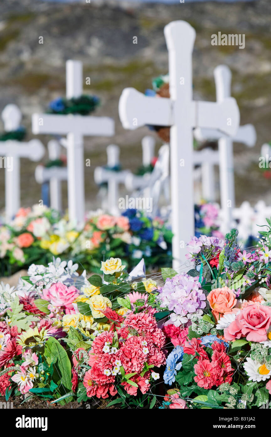 An Inuit burial graveyard at Ilulissat on Greenland Stock Photo - Alamy