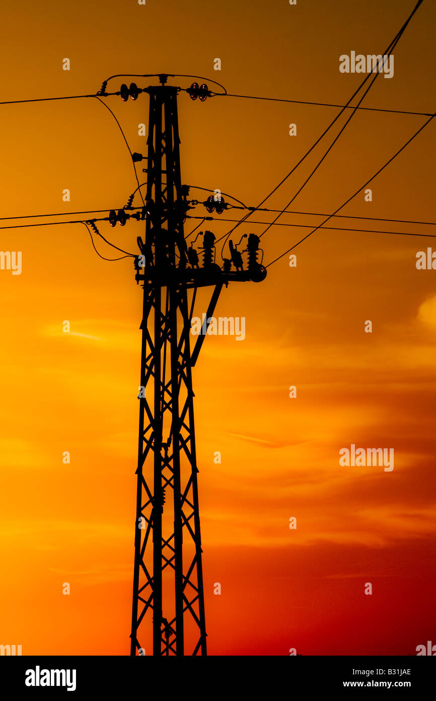 Electric line vertical hi-res stock photography and images - Alamy