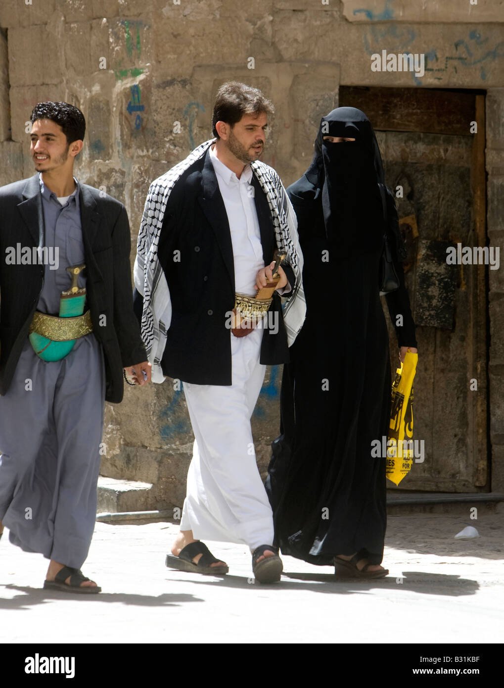 Muslim man and woman in Yemen Stock Photo - Alamy