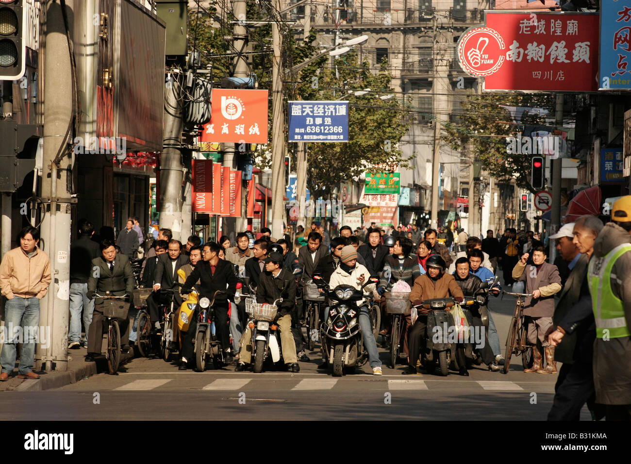 Mass Transportation in Shanghai Stock Photo - Alamy