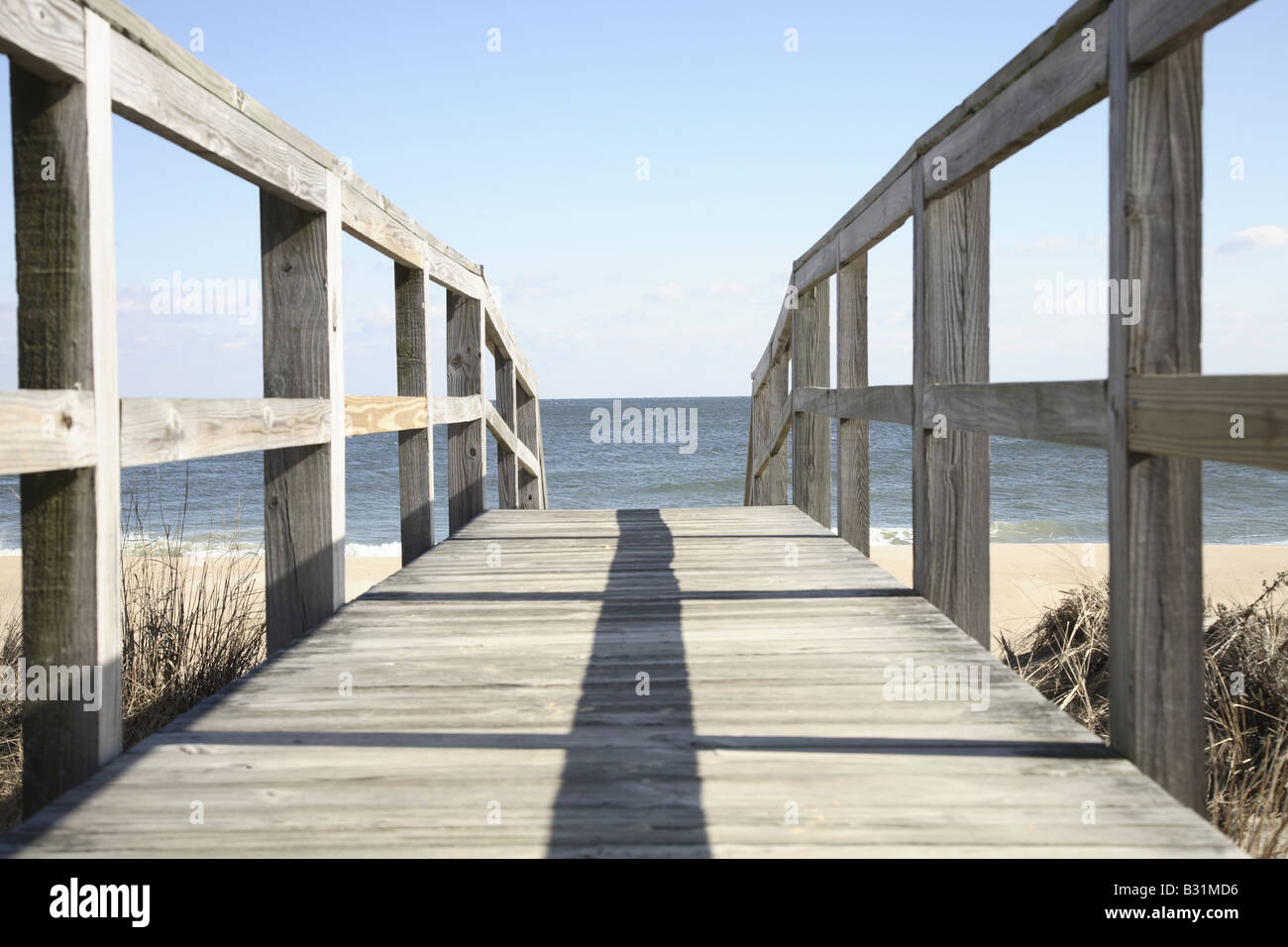 walkway to beach Stock Photo - Alamy