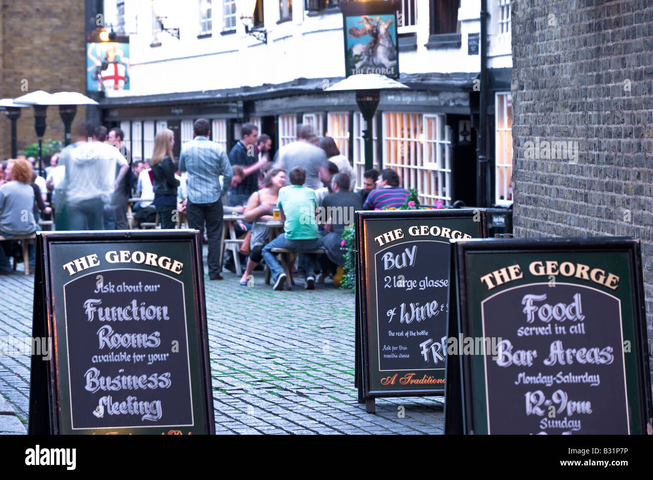 George pub london bridge hi-res stock photography and images - Alamy