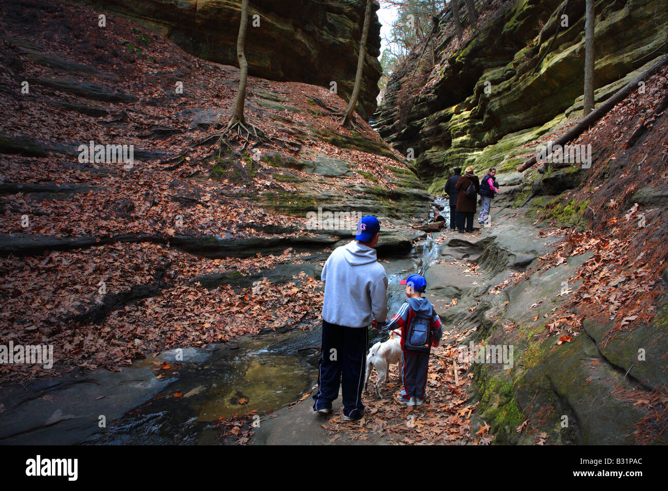 TOURISTS VISITING FRENCH CANYON IN STARVED ROCK STATE PARK ILLINOIS USA ...