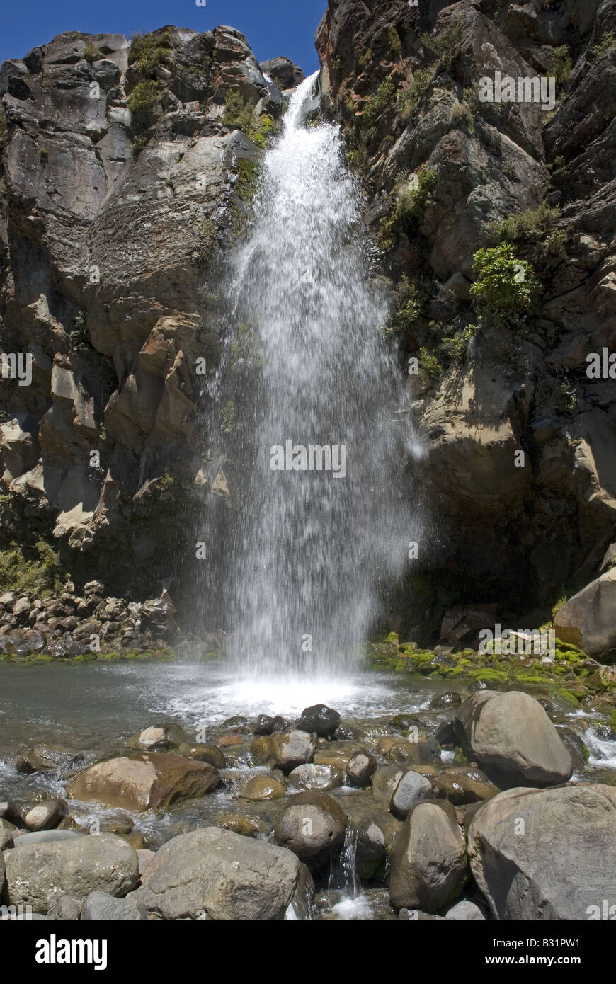 Waterfall in tongariro national park hi-res stock photography and ...