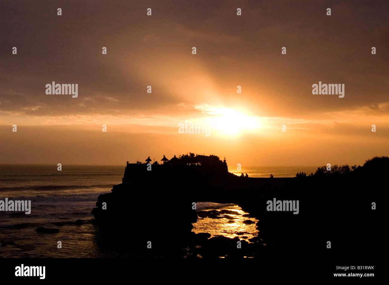 Silhouette batu bolong temple hi-res stock photography and images - Alamy
