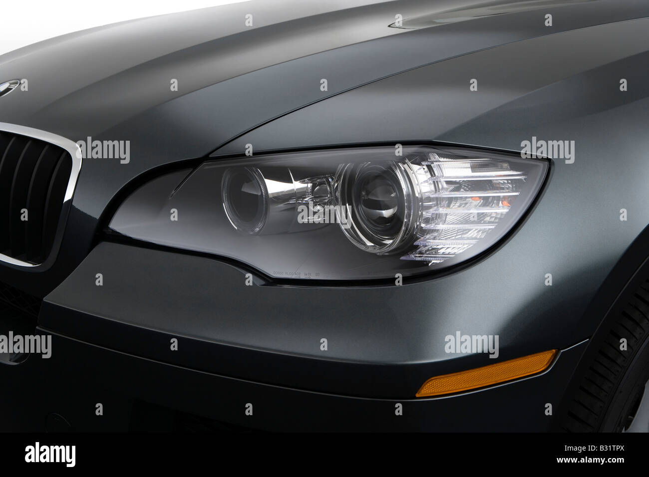 Green car headlight hi-res stock photography and images - Alamy